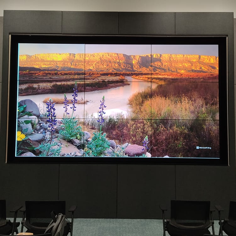 DXC Technology. Hisense Commercial Display