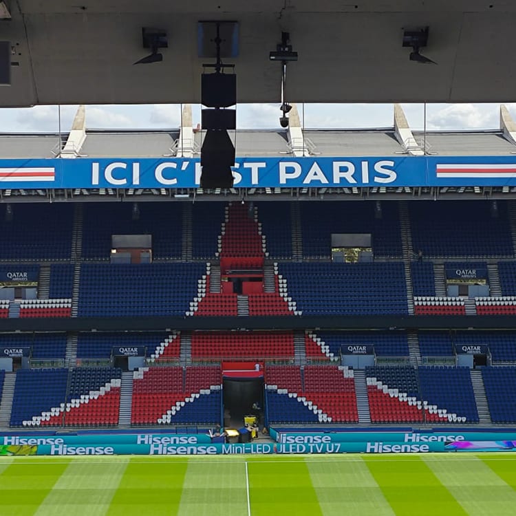 PSG - Paris Saint-Germain F.C.. Hisense Commercial Display